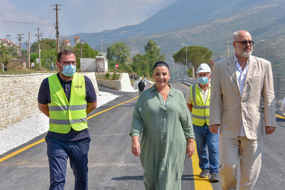 Hapet bypass-i Tepelenës, një tjetër nyje e rëndësishme e ... Hapet bypass-i Tepelenës, një tjetër nyje e rëndësishme e ...