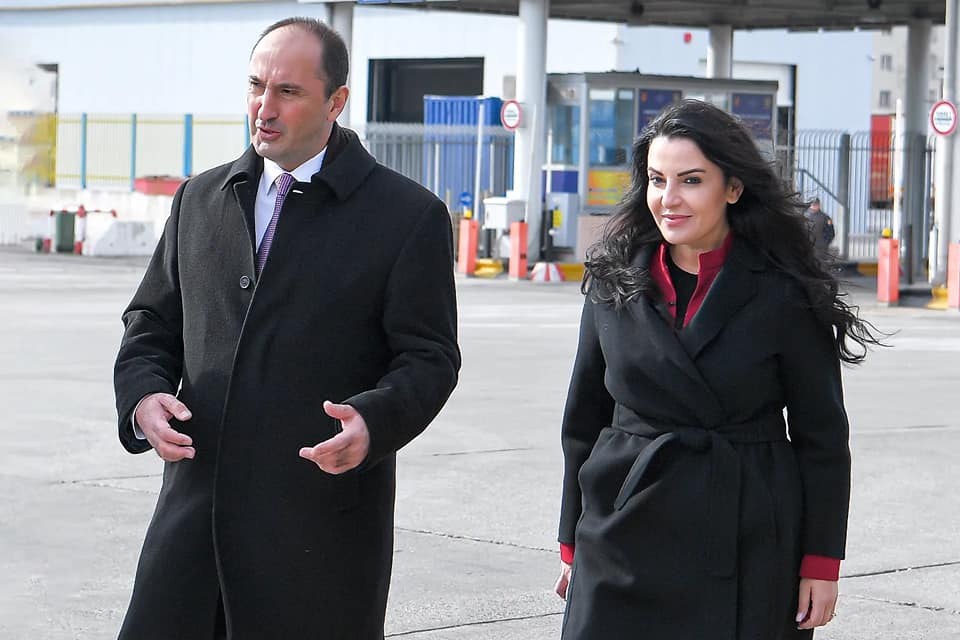 Sorry, this entry is only available in AL