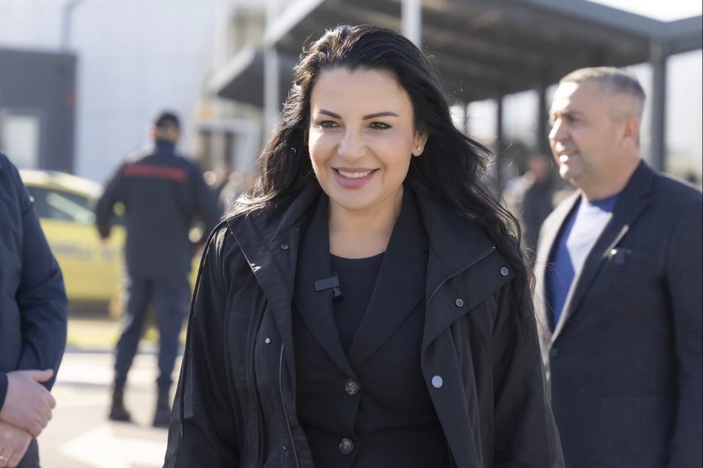 Sorry, this entry is only available in AL