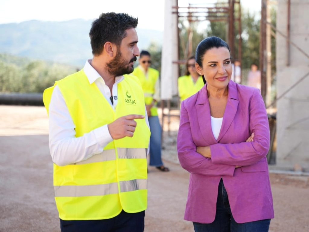 Balluku inspekton punimet për ujësjellësin e ri të Patosit